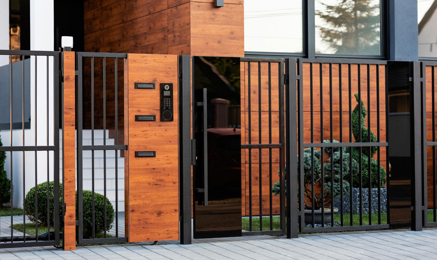 The Top 8 Best Wood and Metal Fence Ideas
